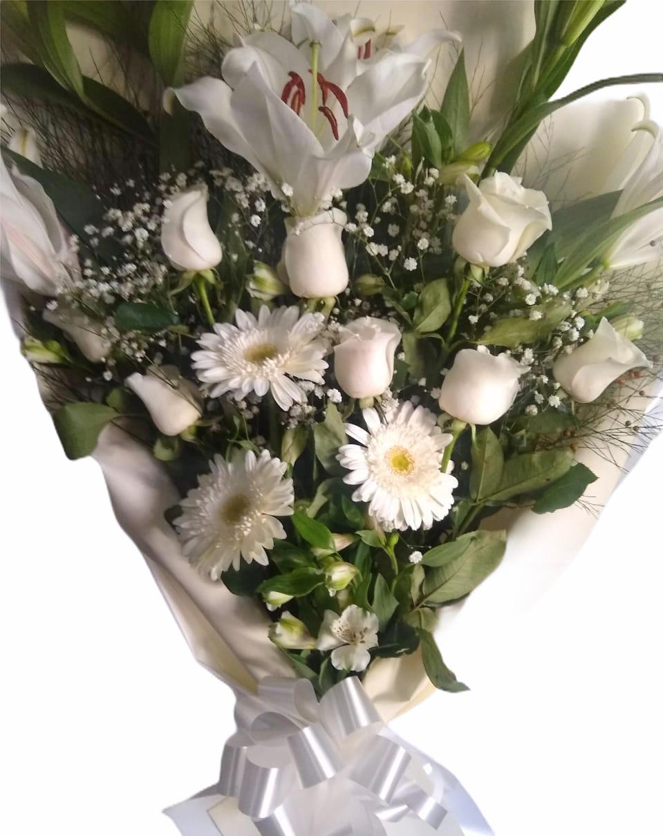 Ramo Premium Blanco – Flores a Domicilio